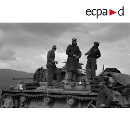 ImagesDéfense - L'équipage d'un char Panzer III (Pz-III Ausf-J ou Ausf ...