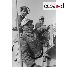 ImagesDéfense - Passage de deux chars Pz-III Ausf-N [29 Gros plan sur ...