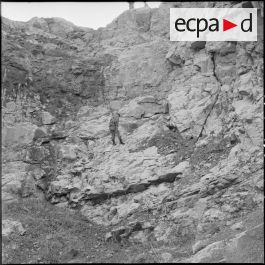 ImagesDéfense - Descente en rappel d'une paroi rocheuse lors d'un ...