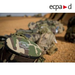 ImagesDéfense - Etui de képi siglé au 4e régiment étranger (4e RE) sur ...