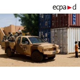 ImagesDéfense - Des soldats maliens du bataillon Elou partent en ...