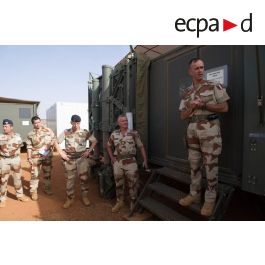 ImagesDéfense - Le colonel Hubert Goupil s'adresse à l'état-major de la ...