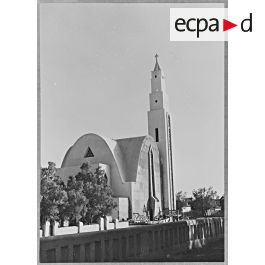 ImagesDéfense - L'église Notre-Dame du Sahara à Colomb-Béchar.