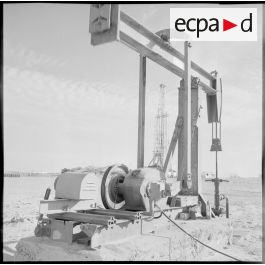 ImagesDéfense - Une foreuse permettant l'extraction de pétrole sur le ...