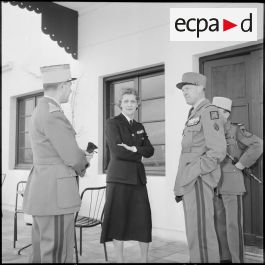 ImagesDéfense - La comtesse du Luart et le général Allard.