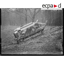 ImagesDéfense - Marly-le-Roy, essai de matériel d'assaut. Un char ...