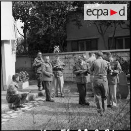 ImagesDéfense - Le général Beaufre reçoit les officiers de la Force A à ...
