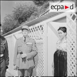 ImagesDéfense - Alger, visite du général Allard, à la Cité de l'Espoir.