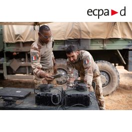 ImagesDéfense - Des transmetteurs contrôlent le bon fonctionnement des ...