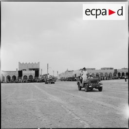 ImagesDéfense - Colomb-Béchar. Défilé des unités.