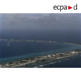 ImagesDéfense - Vue aérienne des installations sur l'atoll de Moruroa ...