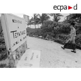 ImagesDéfense - Un sergent arrive sur l'atoll de Tematangi pour un ...