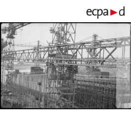 ImagesDéfense - Dans les chantiers navals de la Deschimag à Brême, l ...