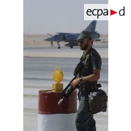 ImagesDéfense - Un avion de combat Mirage 2000 sur la piste de la BA ...