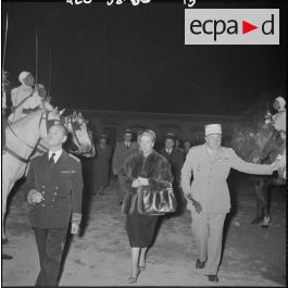 ImagesDéfense - Le colonel Katz, commandant le territoire des Oasis ...