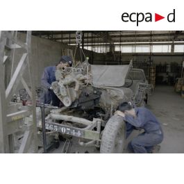 ImagesDéfense - Des mécaniciens de la Direction des Services Techniques ...