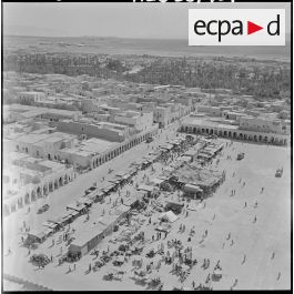 ImagesDéfense - Colomb-Béchar. La place des arcades.