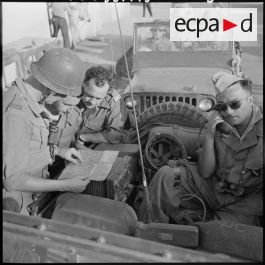 ImagesDéfense - Région de Bougie. Briefing de la 8e compagnie du 57e ...