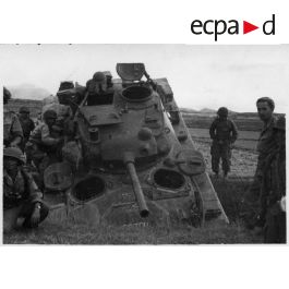 ImagesDéfense - L'attraction du jour, avec des allures d'épave (char ...