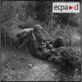 ImagesDéfense - Opération Saïda n°1. Portrait d'un soldat au repos.