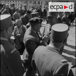 ImagesDéfense - Alger. Adieux du général Allard au général Gracieux.