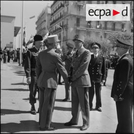 ImagesDéfense - Alger. Adieux du général Allard au général Huet.