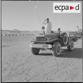 ImagesDéfense - Bou-Bernous. Défilé de la compagnie saharienne.