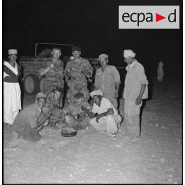 ImagesDéfense - Bou-Bernous. Un stick des commandos de l'air prend un ...