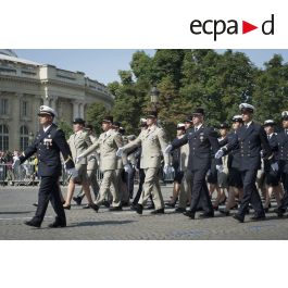 ImagesDéfense - Défilé des élèves de l'Ecole du personnel paramédical des armées (EPPA) sur les ...