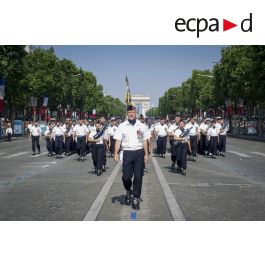 ImagesDéfense - Le lieutenant-colonel Christophe Chevalier défile en ...