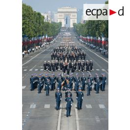 ImagesDéfense - Le lieutenant-colonel Alain Walter défile en tête des ...