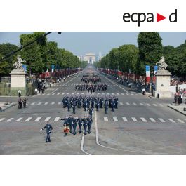 ImagesDéfense - Le lieutenant-colonel Alain Walter défile en tête des ...