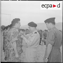 ImagesDéfense - Le général Gilles, commandant les troupes aéroportées ...