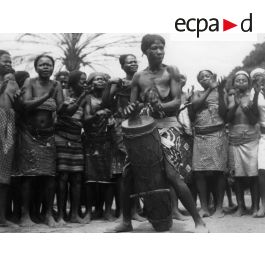 ImagesDéfense - République populaire du Congo, 1949. Danse Bantou.
