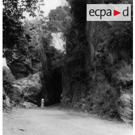 ImagesDéfense - République togolaise, 1953. La faille d'Alédjo, sur la ...