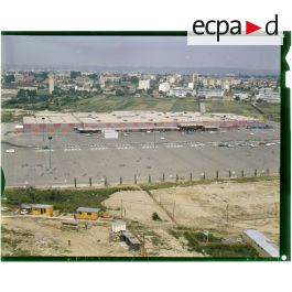 ImagesDéfense - Créteil (94). Vue d'ensemble du supermarché Carrefour.