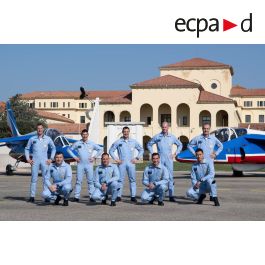 ImagesDéfense - Portrait de groupe des pilotes de la Patrouille de ...