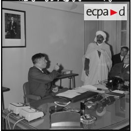 ImagesDéfense - Colomb-Béchar. Séance de travail.