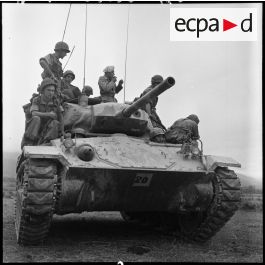 ImagesDéfense - Le char de commandement du 3e escadron de marche du 1er ...