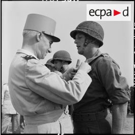 ImagesDéfense - Le général Navarre, commandant en chef en Indochine ...