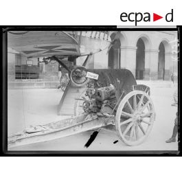 ImagesDéfense - Paris - Invalides. Trophées allemands exposés dans la ...