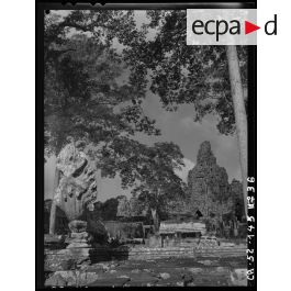 ImagesDéfense - Le temple Bayon : plan d'ensemble du massif central ...