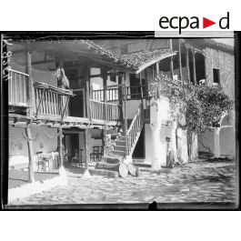 ImagesDéfense - Cosani [Kosani]. Vieille maison. [légende d'origine]