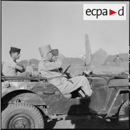 ImagesDéfense - Le général Navarre, commandant en chef en Indochine ...