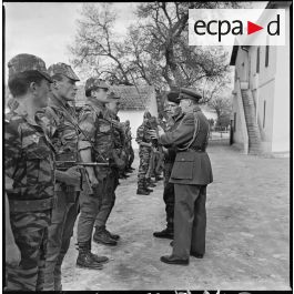 ImagesDéfense - Visite du général anglais Colin Mitchell au commando ...
