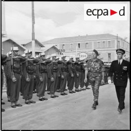 ImagesDéfense - Revue des troupes à Saïda. [Description en cours]