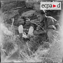 ImagesDéfense - Soins sur les pieds d'un commando pendant une opération ...