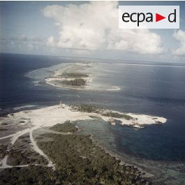 ImagesDéfense - Vue aérienne de la passe de l'atoll de Moruroa.