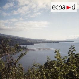 ImagesDéfense - Paysage de la pointe Vénus à Mahina. En arrière-plan, l ...