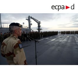 ImagesDéfense - Le colonel Bruno Bert dirige un briefing auprès des ...